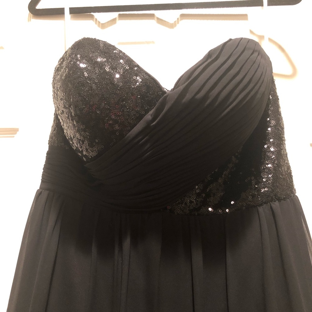 Black Gown With Sequin Detail And Fur Stole - Gem